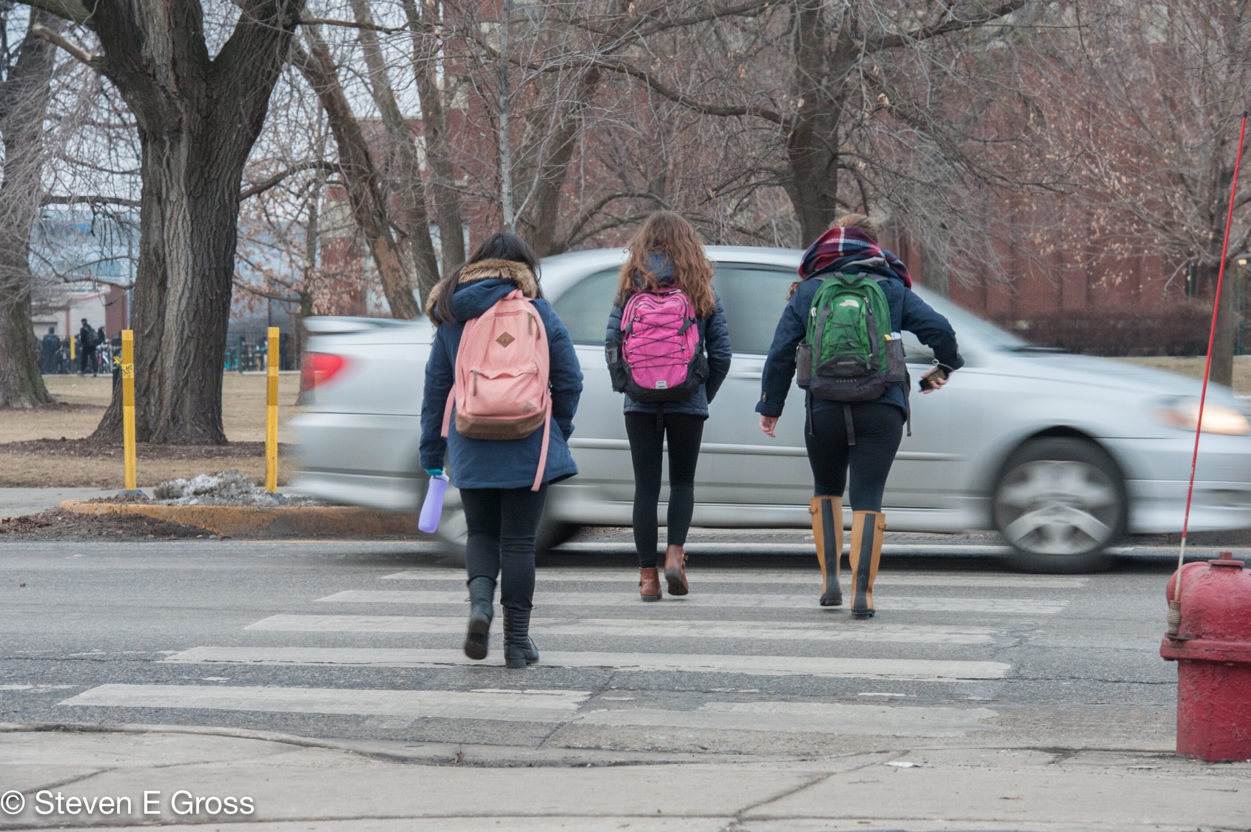 Don’t believe the hype about distracted walking | Active Transportation ...
